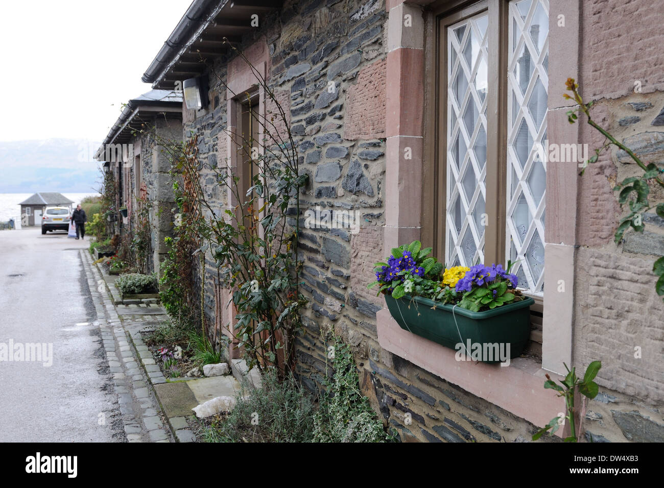 Stone cottage window box hi-res stock photography and images - Alamy
