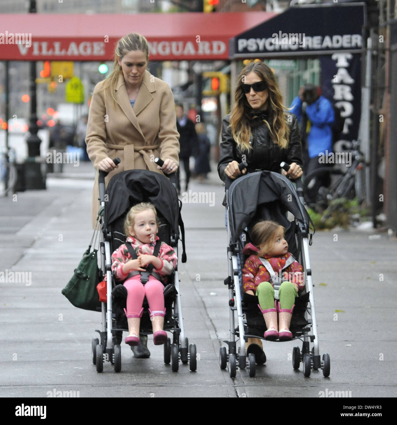 Sarah Jessica Parker walking her daughters Tabitha and Marion to school ...