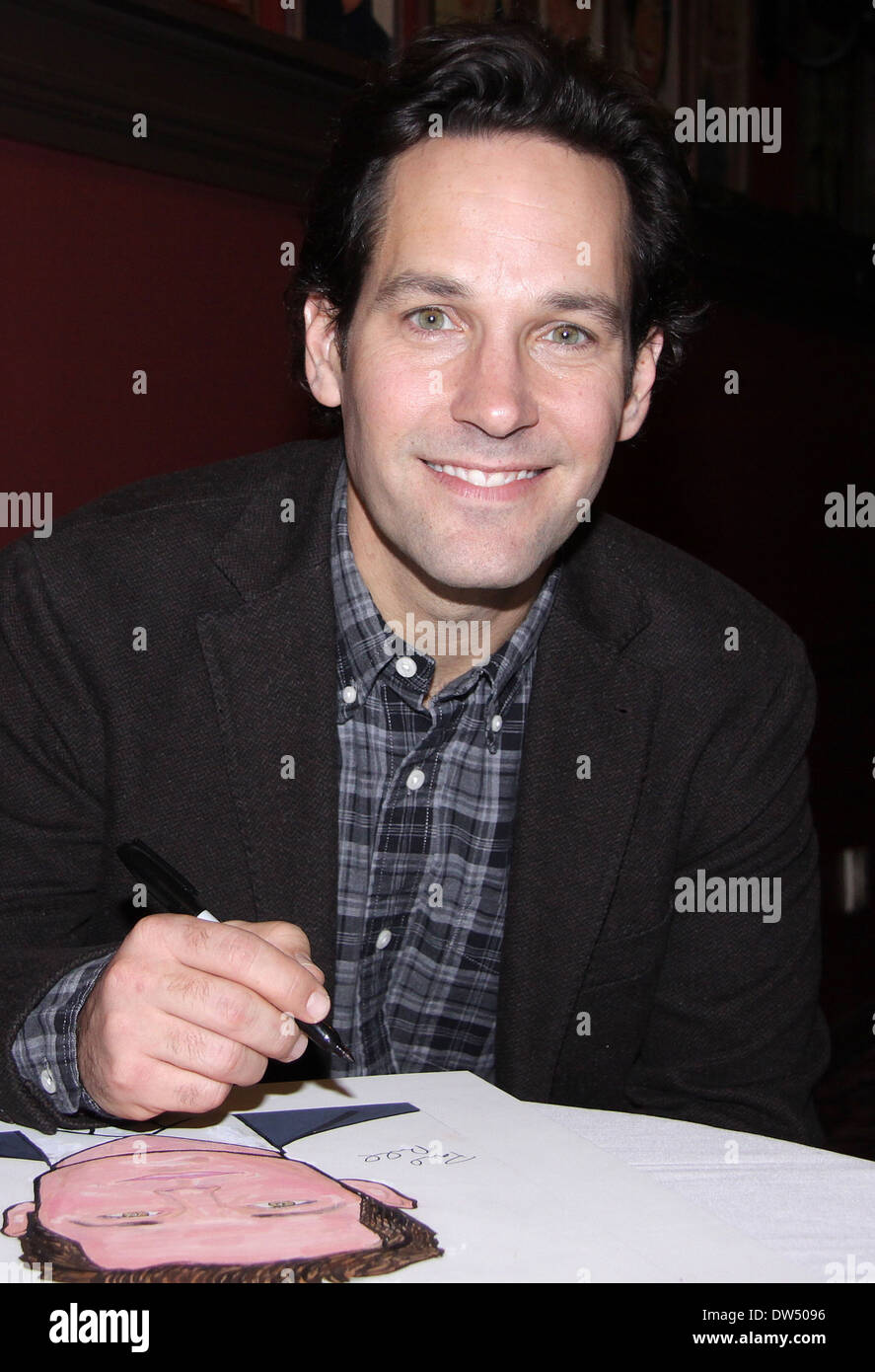 Paul Rudd at the portrait unveiling for the cast of Broadway play ...