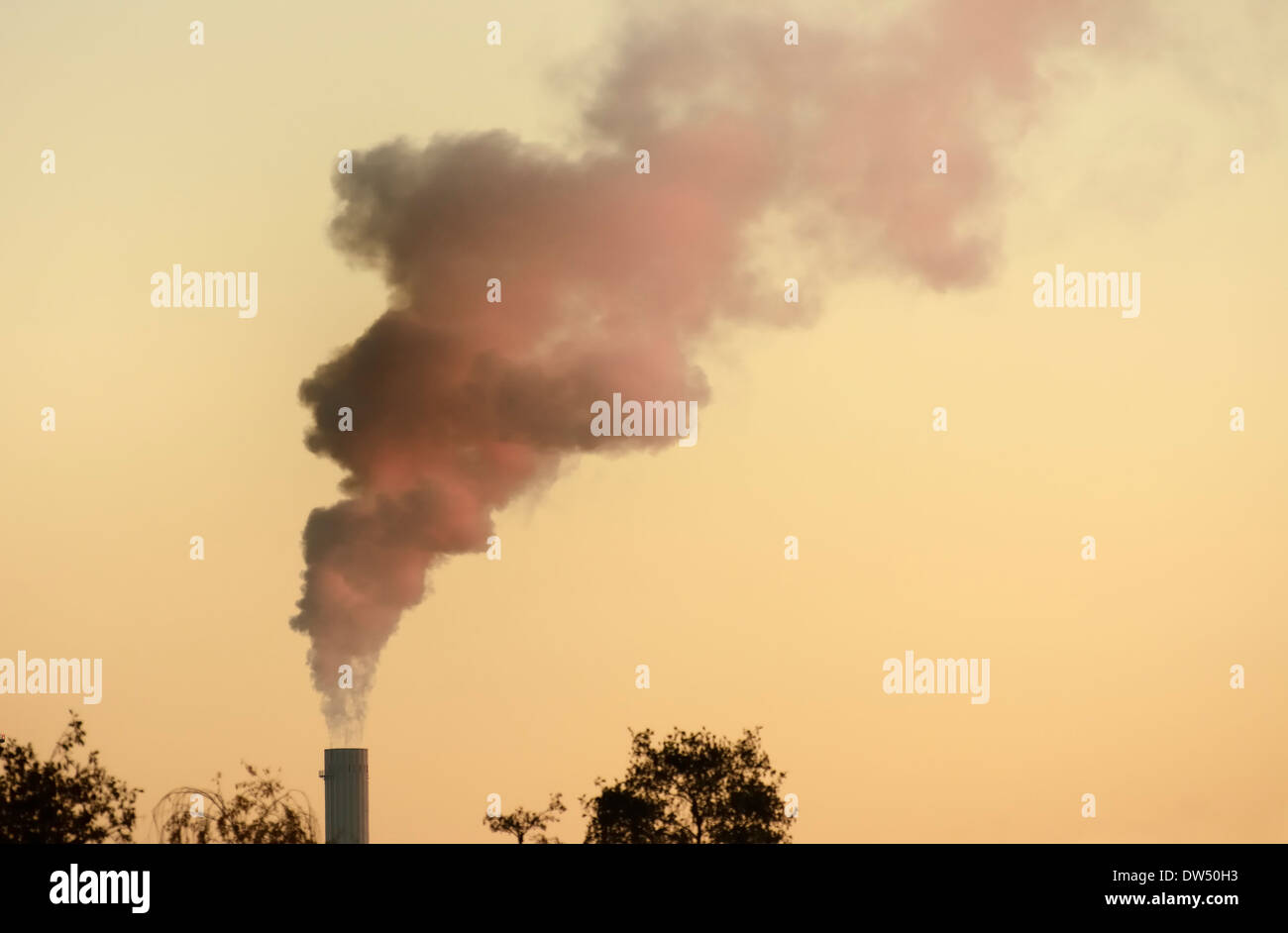 Air pollution from an smokestack Stock Photo - Alamy