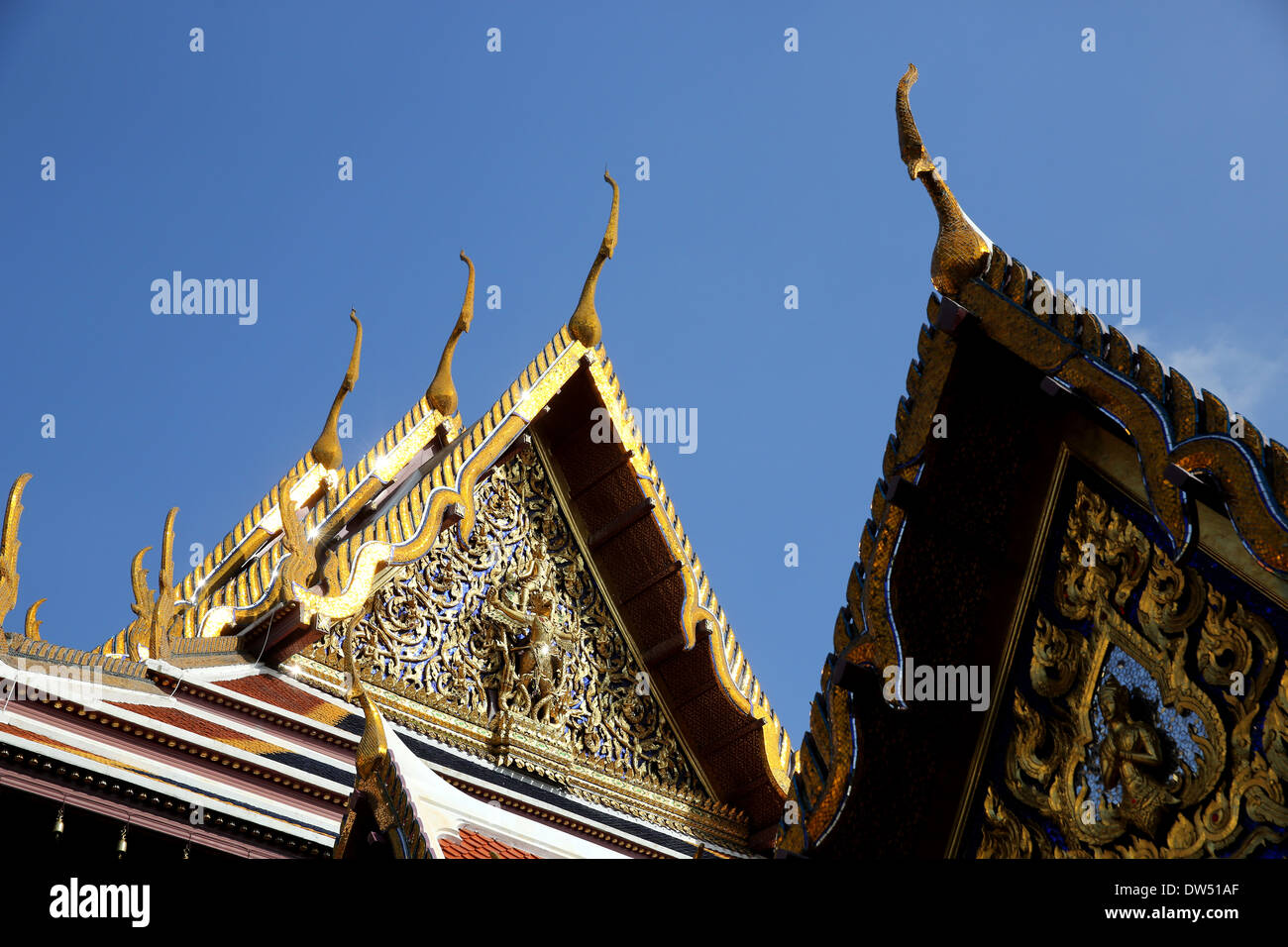 Gold roof hi-res stock photography and images - Alamy