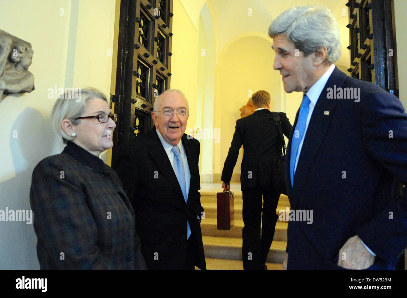 The Hacketts Welcome Secretary Kerry to Chief of Mission Residence for ...