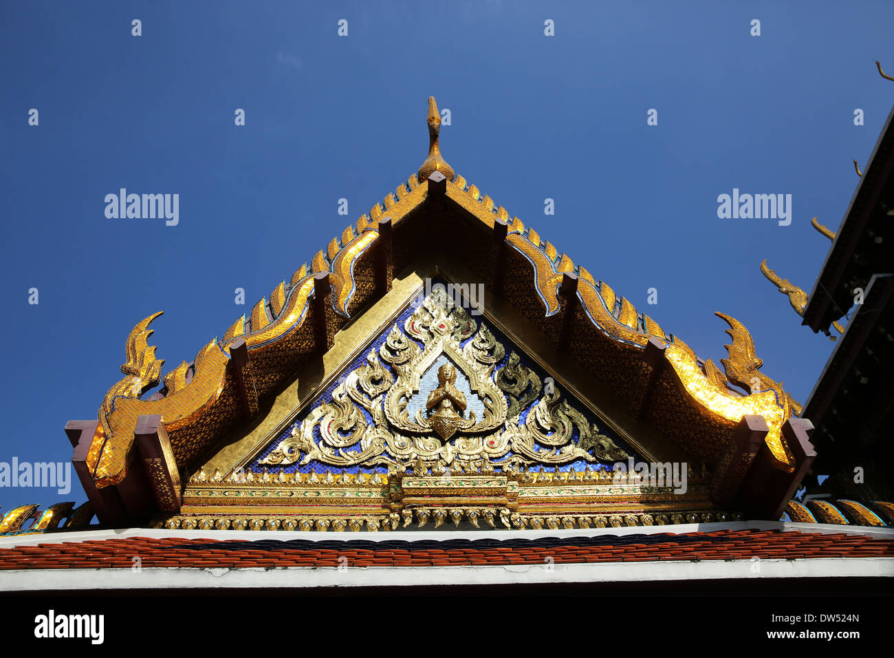 Gold roof hi-res stock photography and images - Alamy