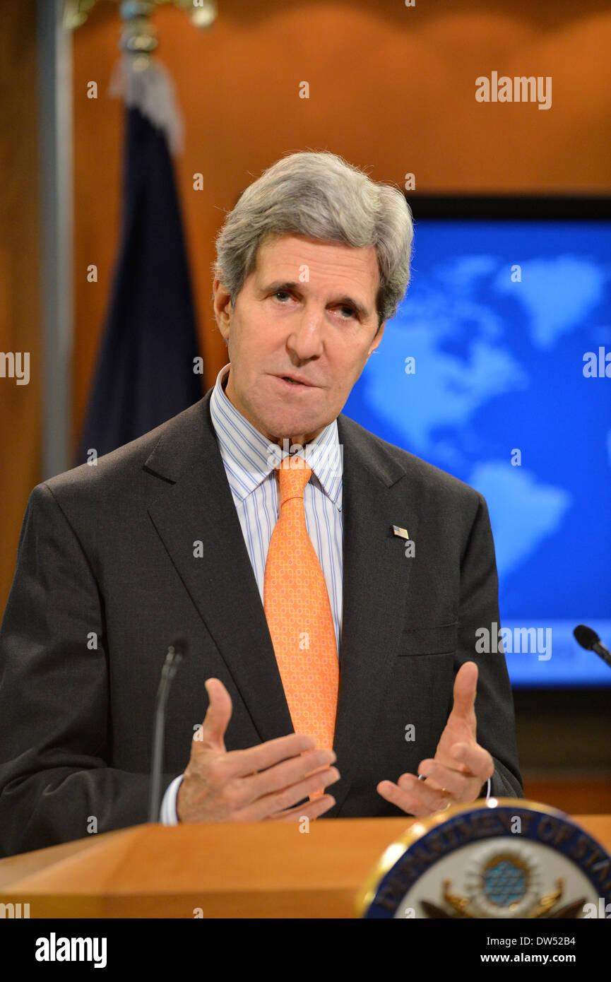 Delivers a message on hi-res stock photography and images - Alamy