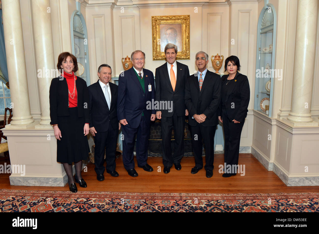 Secretary kerry poses for photo with kenneth kannappan of plantronics ...