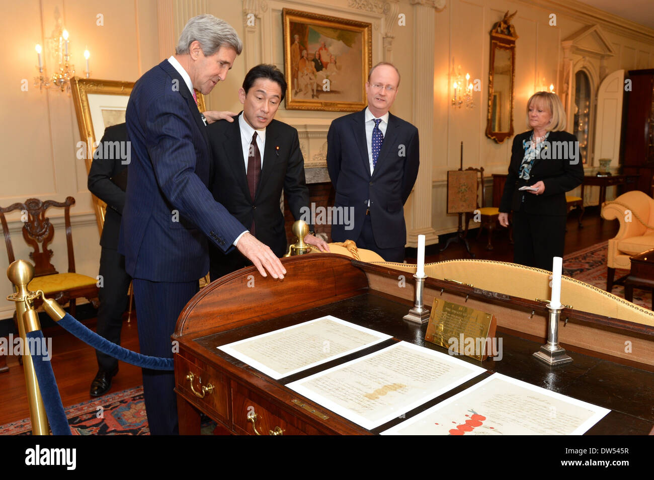 Secretary Kerry Shows Japanese Foreign Minister Kishida the Desk Where ...