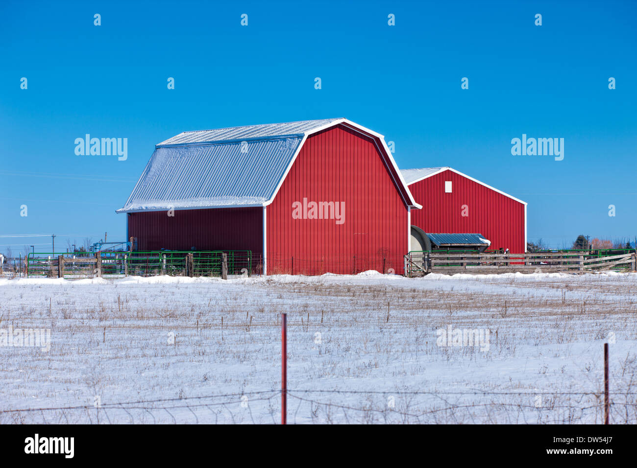 Barn on prairie hi-res stock photography and images - Alamy