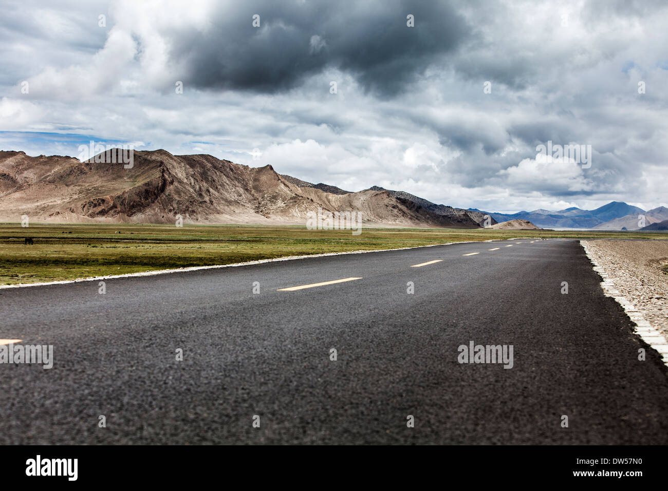 Road in Tibet, China Stock Photo - Alamy