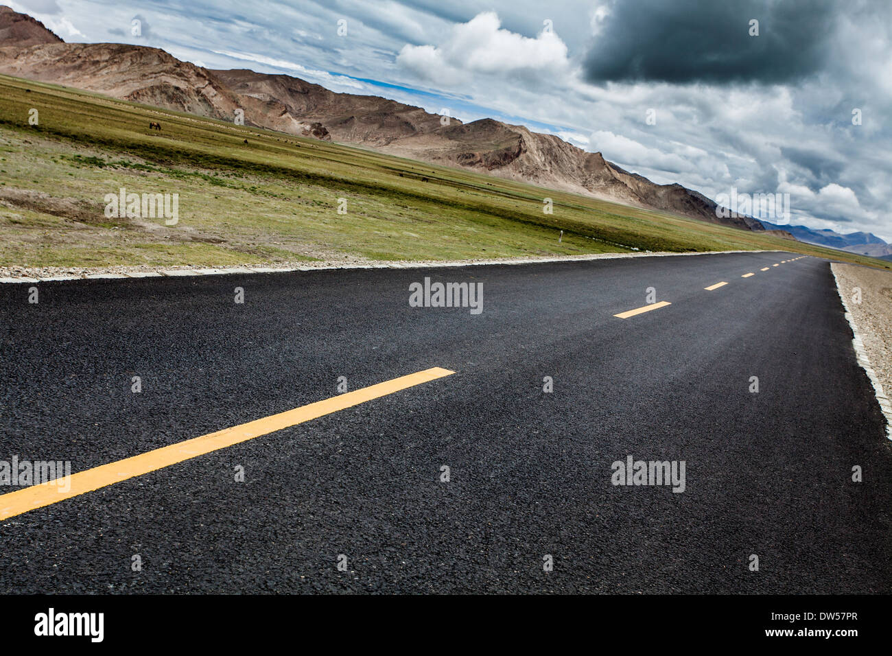 Road in Tibet, China Stock Photo - Alamy