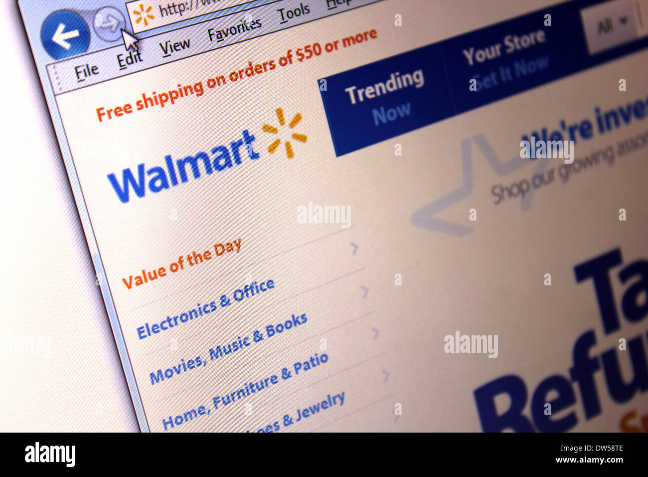 Walmart online shopping hi-res stock photography and images - Alamy
