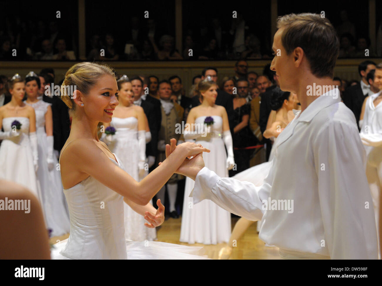 Vienna state ballet hi-res stock photography and images - Alamy