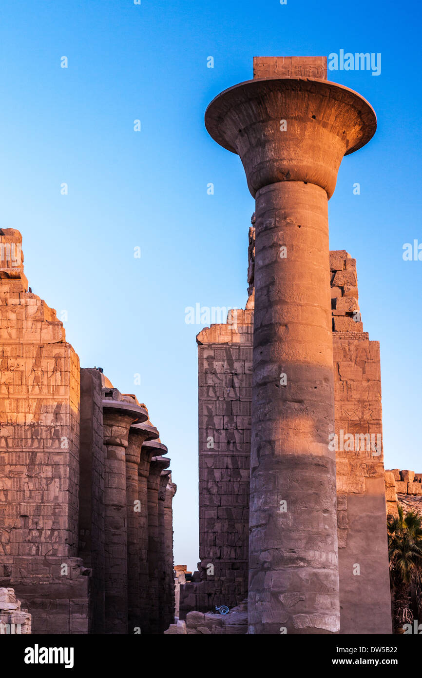 Capital column ancient hi-res stock photography and images - Alamy