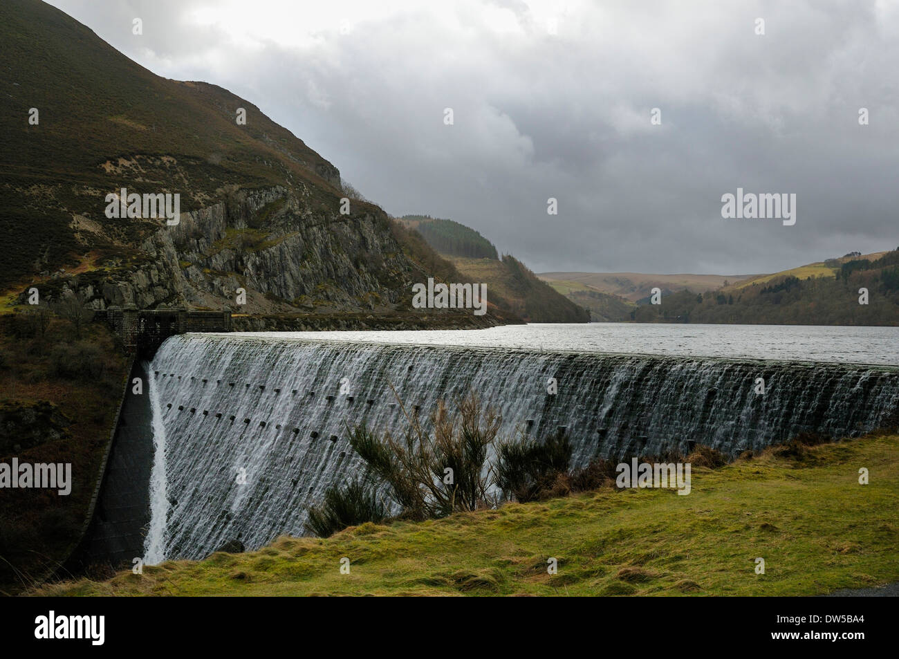 Caban-coch Dam in winter, Elan Valley, Mid Wales Stock Photo - Alamy