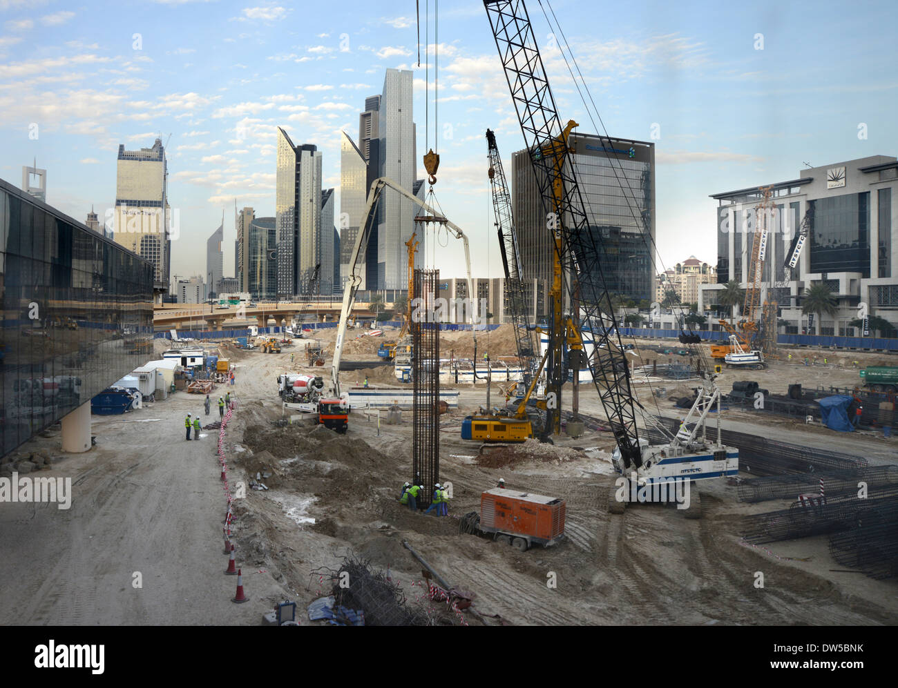DUBAI - building work carries on in this vibrant city Stock Photo - Alamy