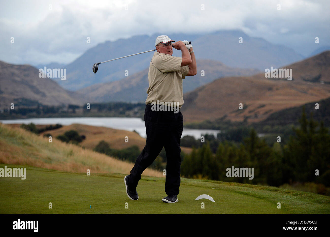 Arrowtown, New Zealand. 28th Feb, 2014. Andy Haden on the first tee ...