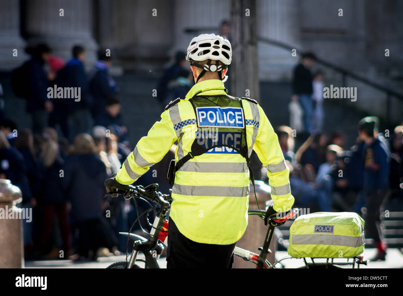 Cyclist police officer in London Stock Photo - Alamy