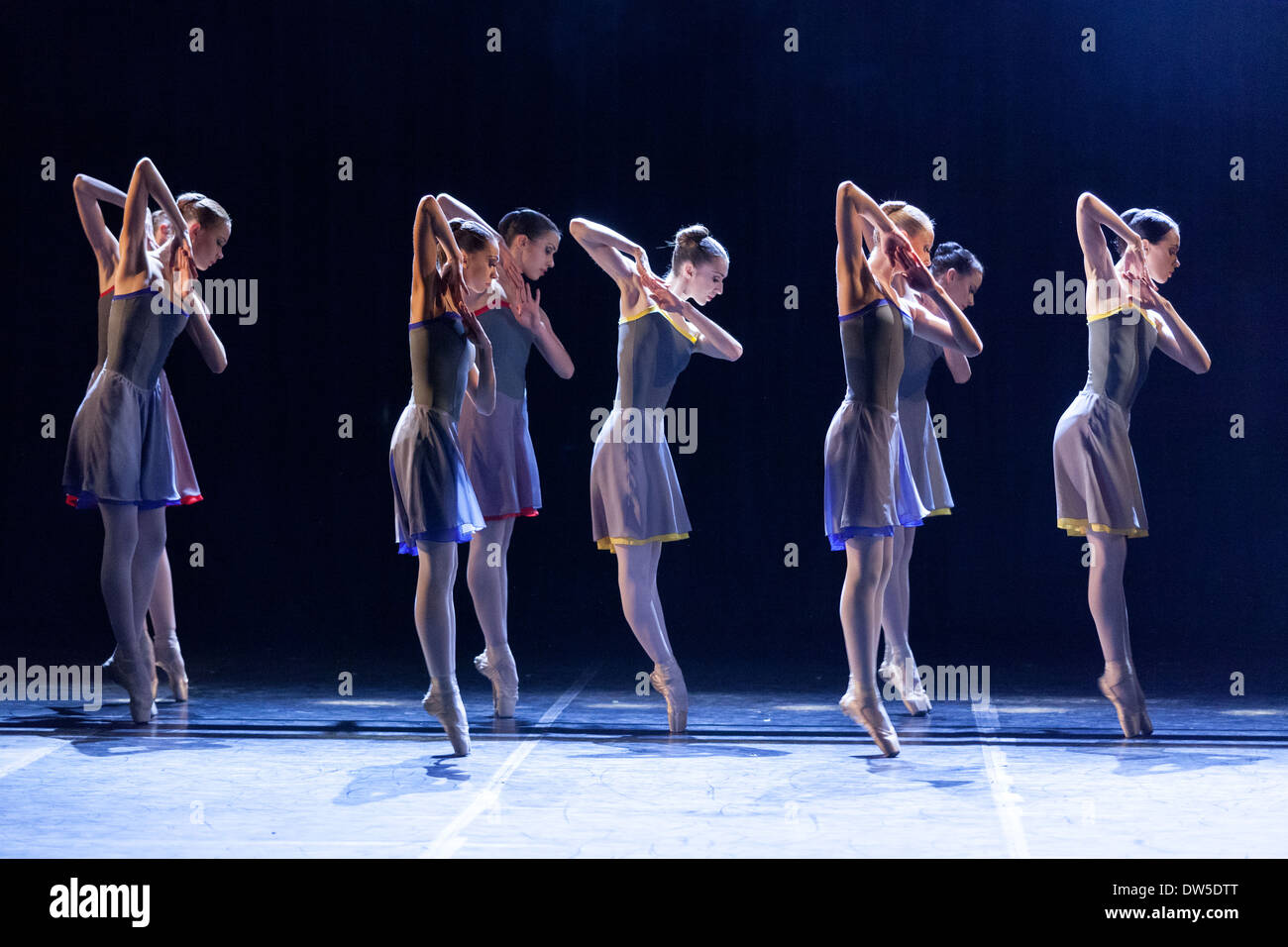 Modern ballet hi-res stock photography and images - Alamy