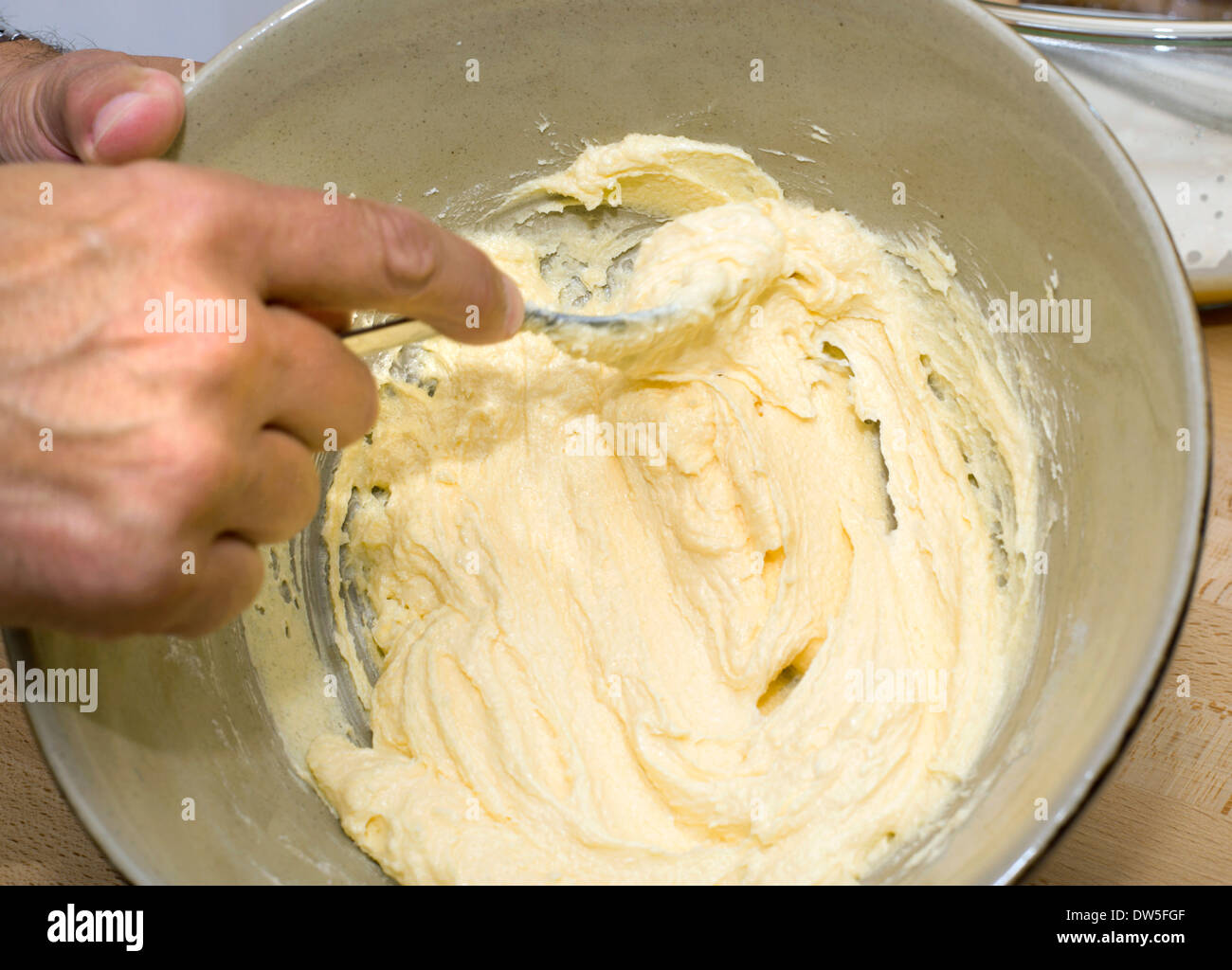 Creaming ingredients in a mixing bowl for a sponge cake Stock Photo - Alamy