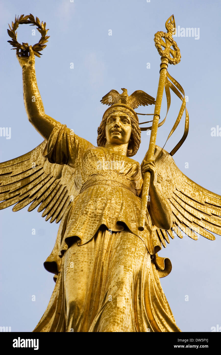 Victory column in tiergarten garden hi-res stock photography and images ...