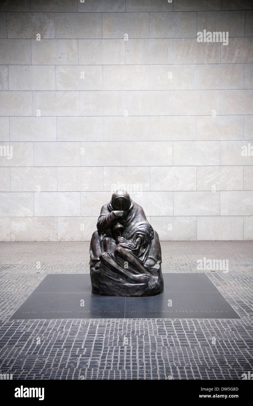 Neue wanche sculpture, Berlin Stock Photo - Alamy