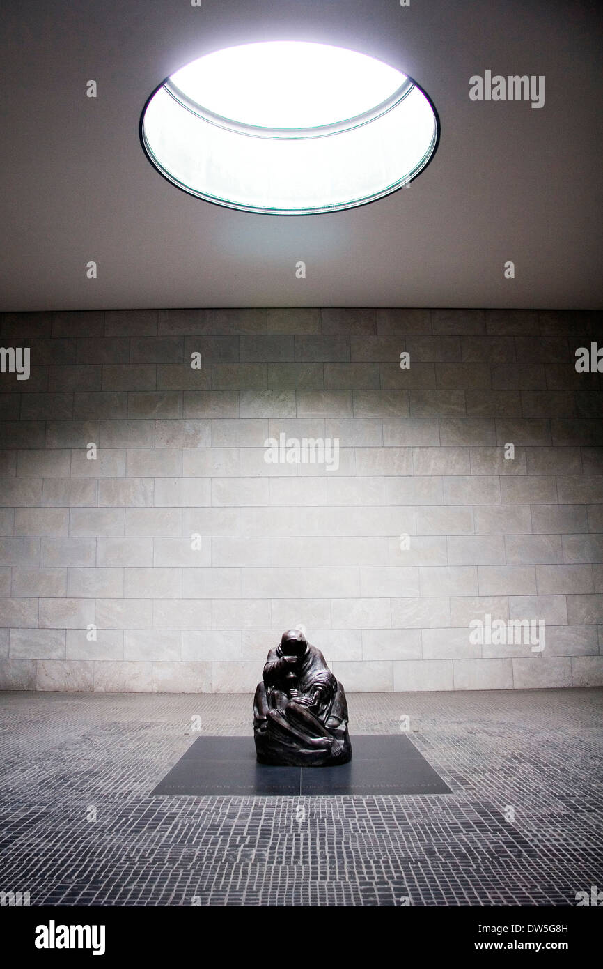 Neue wanche sculpture, Berlin Stock Photo - Alamy