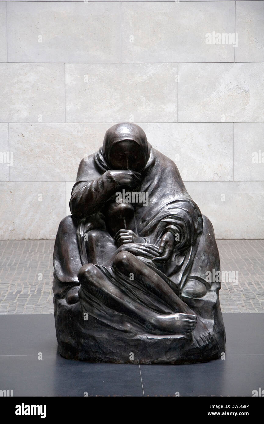 Neue wanche sculpture, Berlin Stock Photo - Alamy