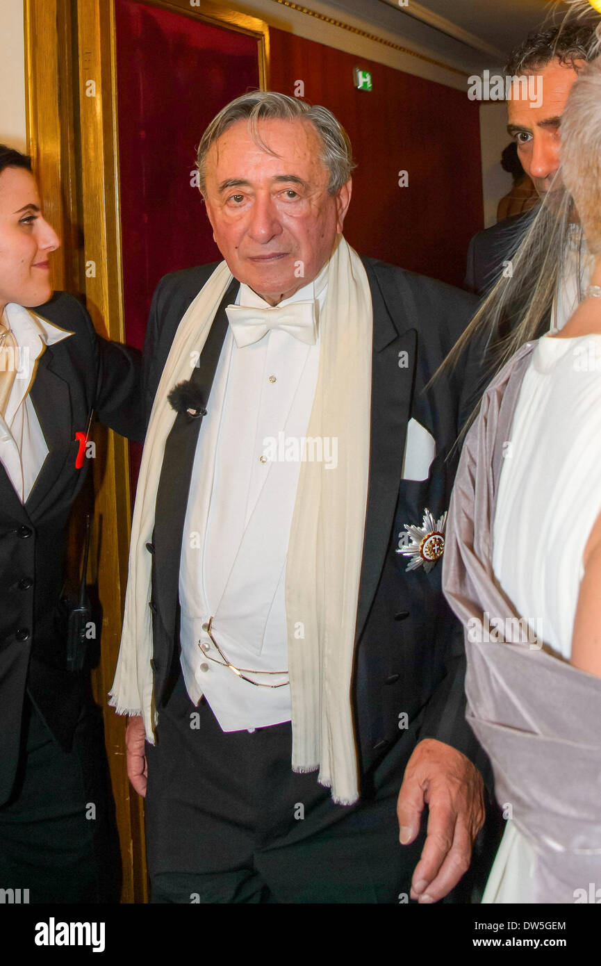 Vienna, Austria. 28th Feb, 2014. Richard LUGNER comes with deprimiertem ...