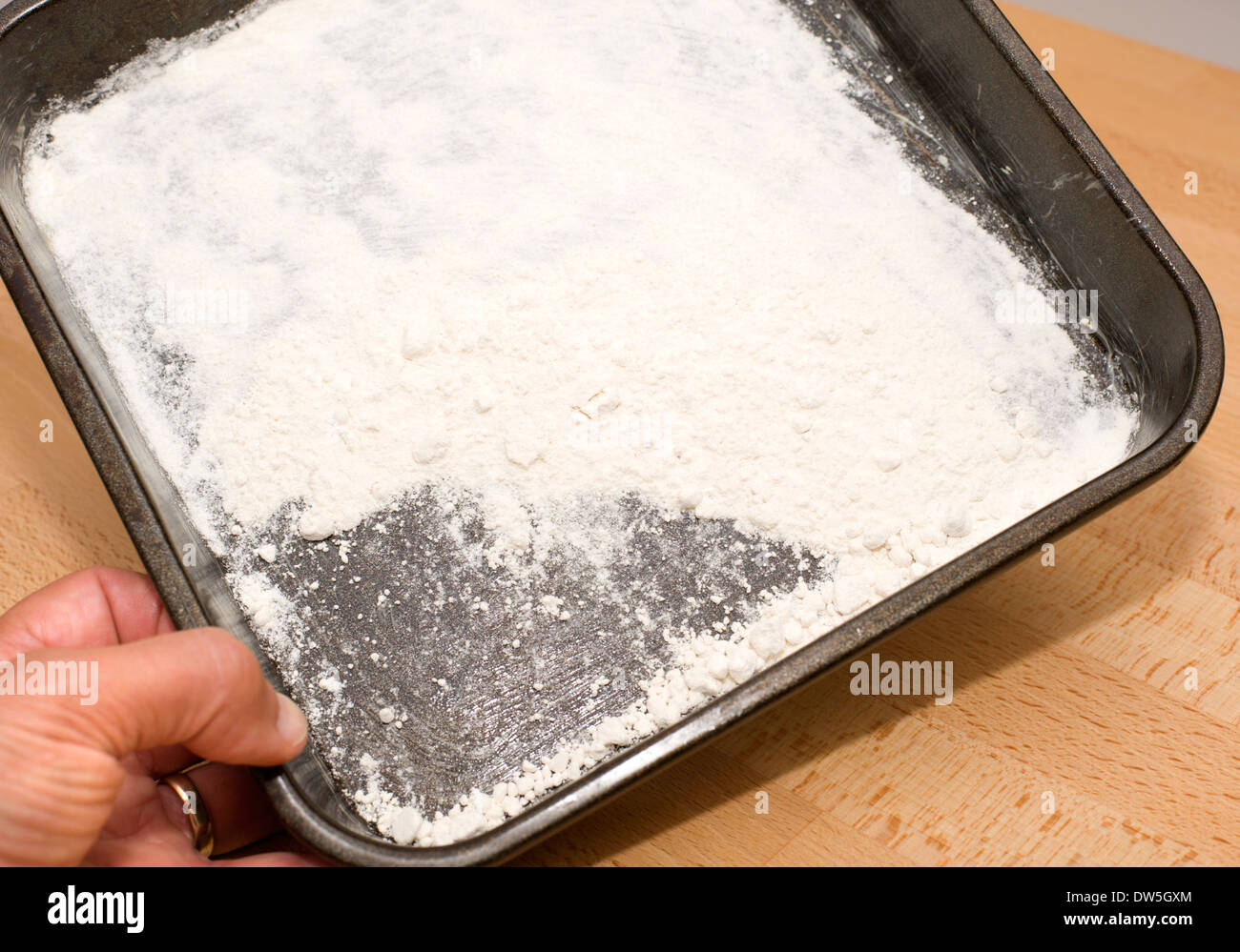 Flouring hi-res stock photography and images - Alamy