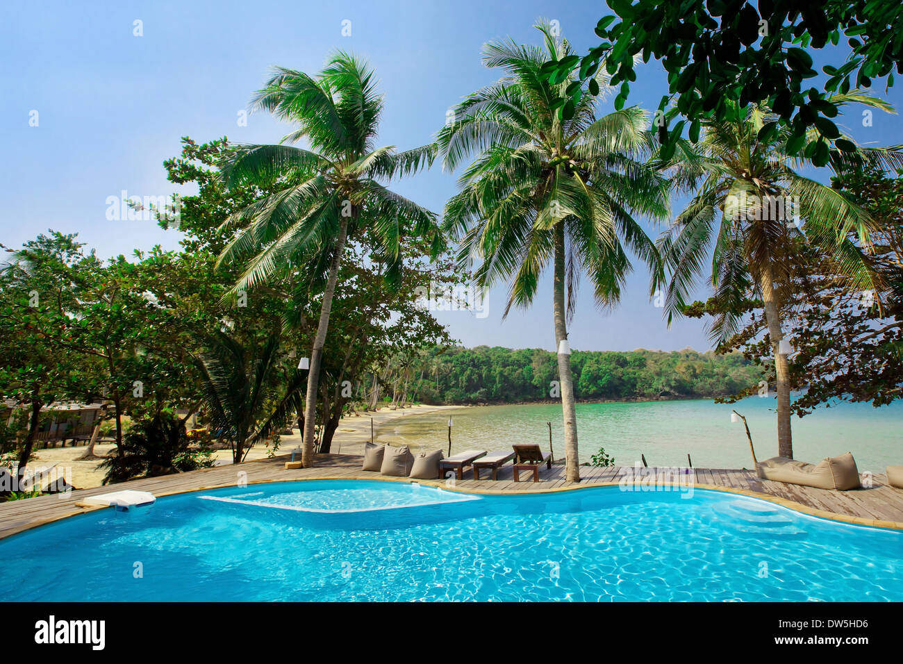 Swimming pool beach luxury hotel hi-res stock photography and images - Alamy