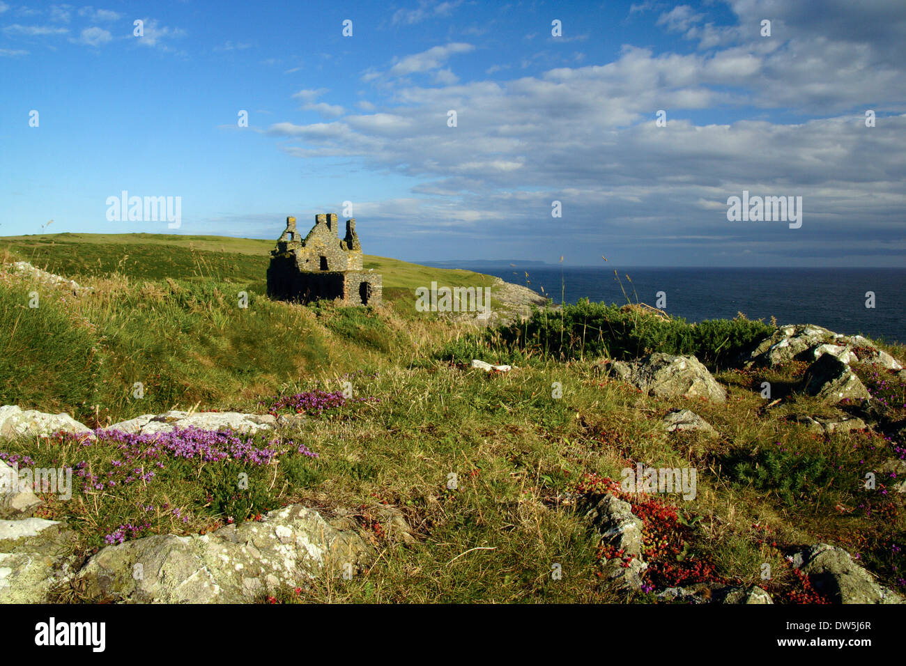 Dunskey castle hi-res stock photography and images - Alamy