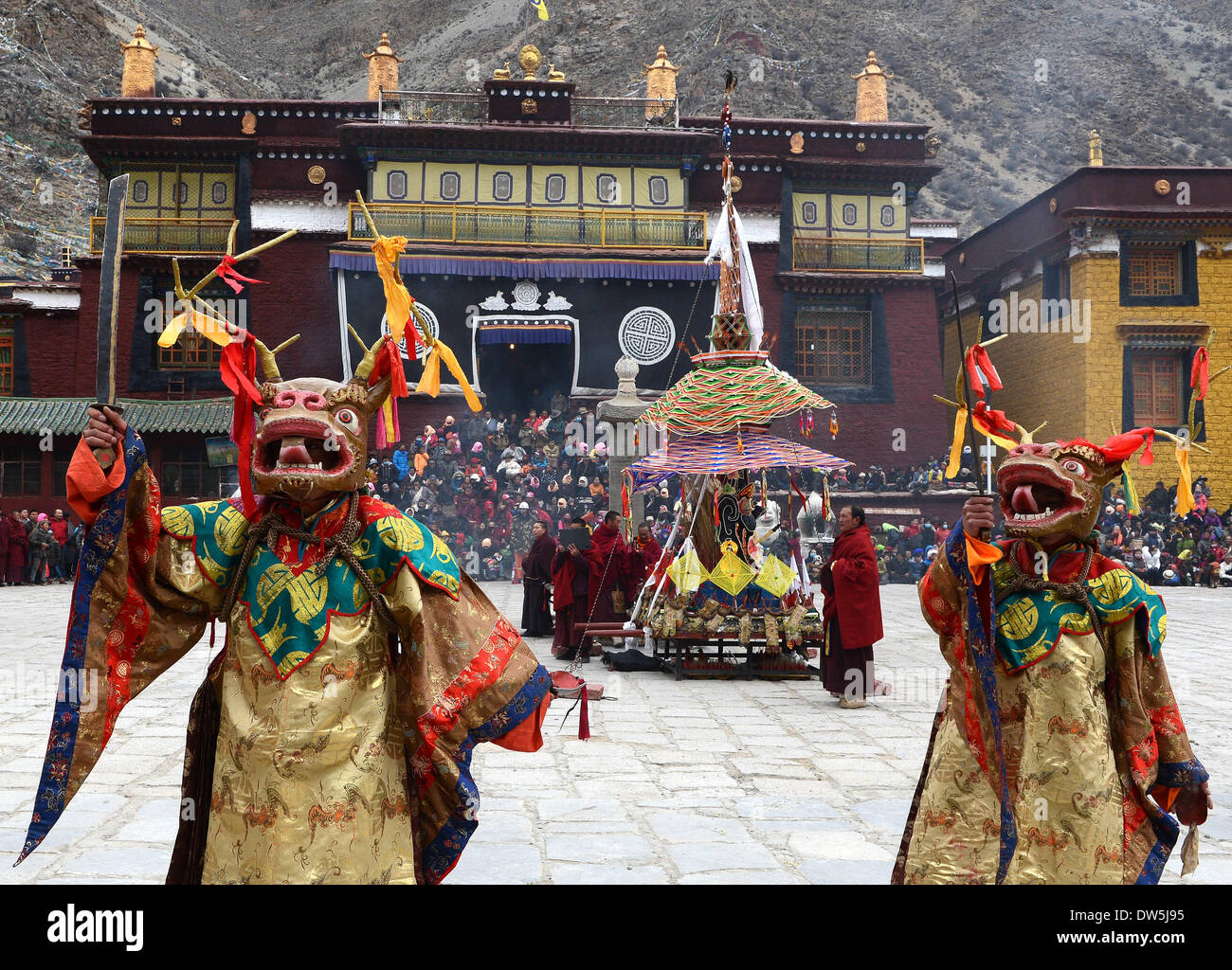 Losar dance hi-res stock photography and images - Alamy