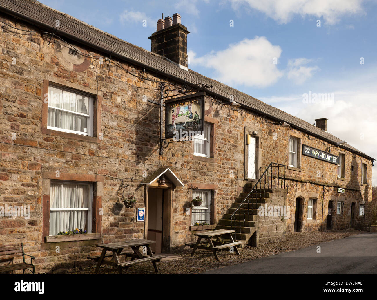 Pubs hi-res stock photography and images - Alamy