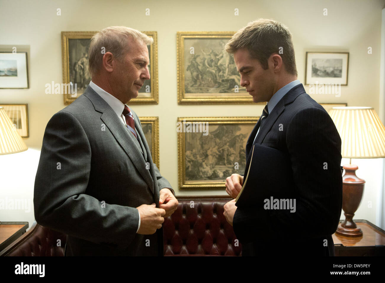 JACK RYAN SHADOW RECRUIT (2014) KEVIN COSTNER CHRIS PINE KENNETH ...