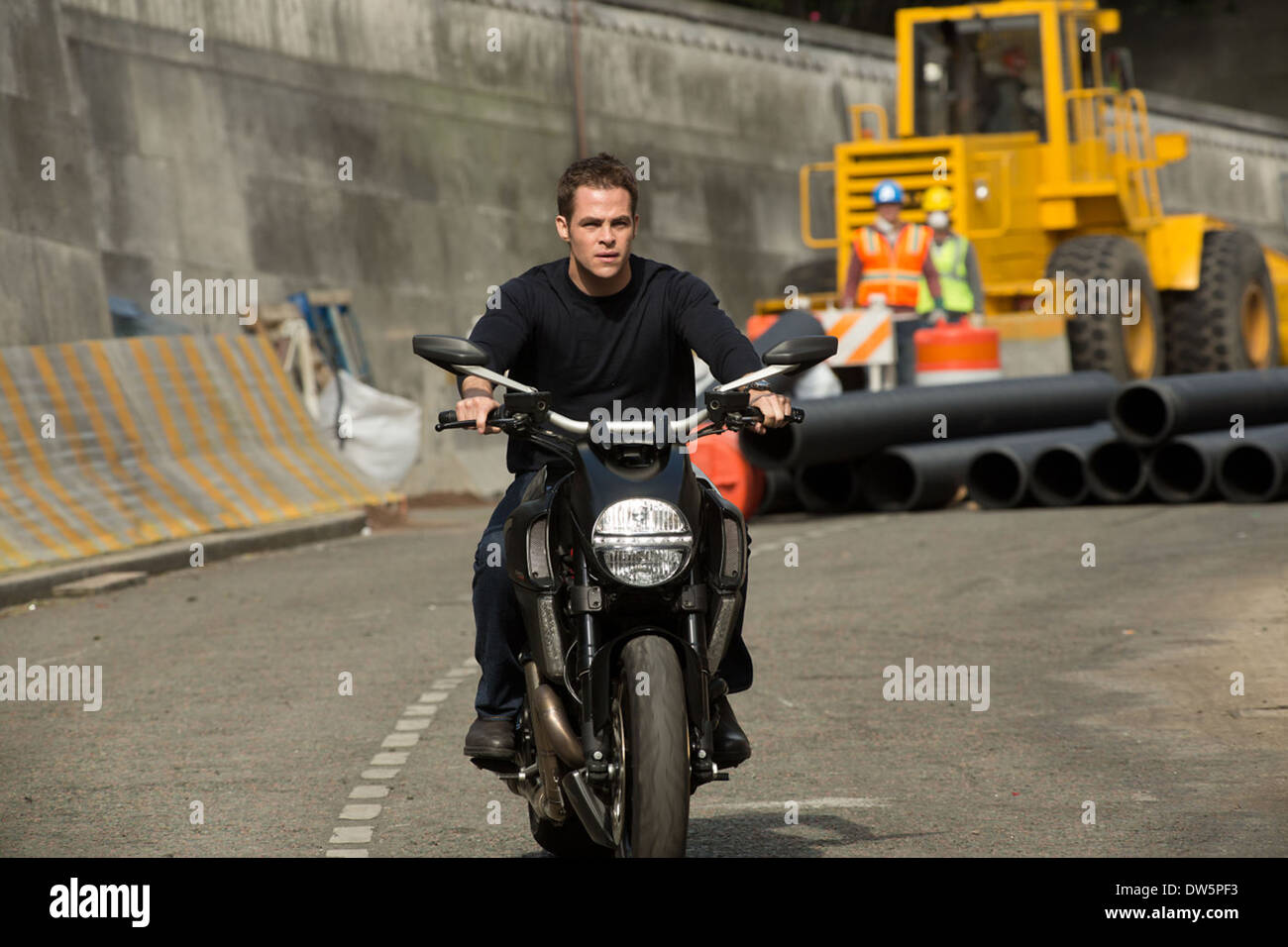 JACK RYAN SHADOW RECRUIT (2014) CHRIS PINE KENNETH BRANAGH (DIR ...