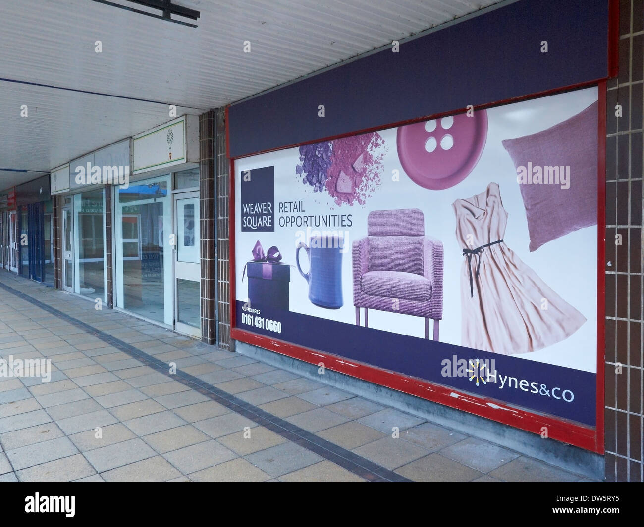 Empty retail shops hi-res stock photography and images - Alamy