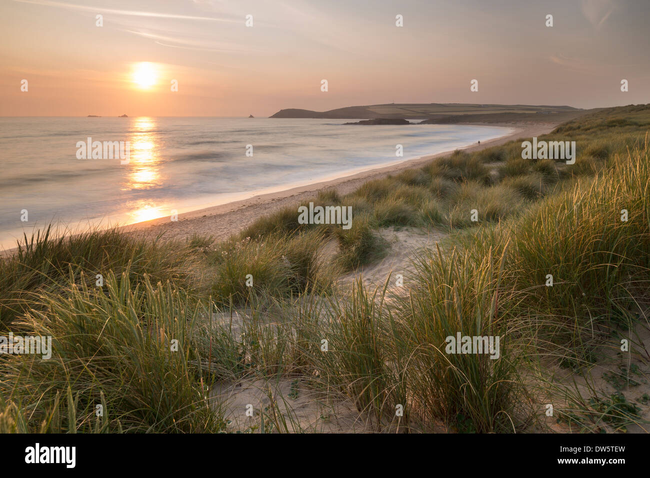 Sunset over Constantine Bay in North Cornwall, England. Summer (June ...