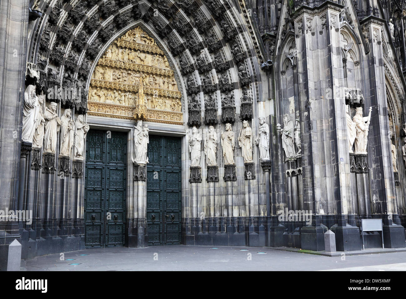 main entrance to the Cologne Cathedral Stock Photo - Alamy