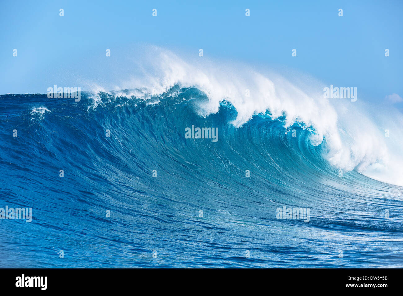 Large Powerful Ocean Wave Stock Photo - Alamy