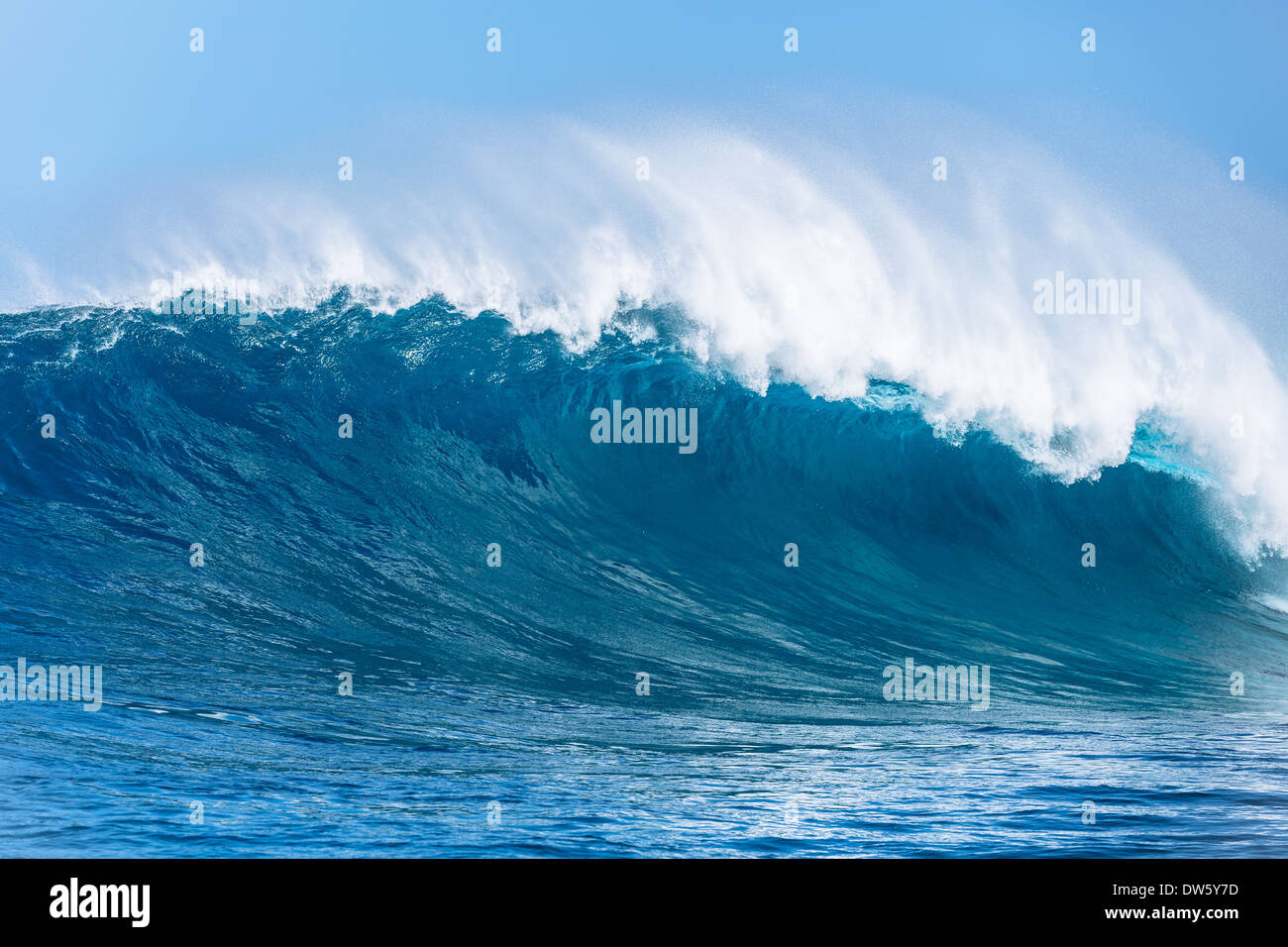 Large Powerful Ocean Wave Stock Photo - Alamy