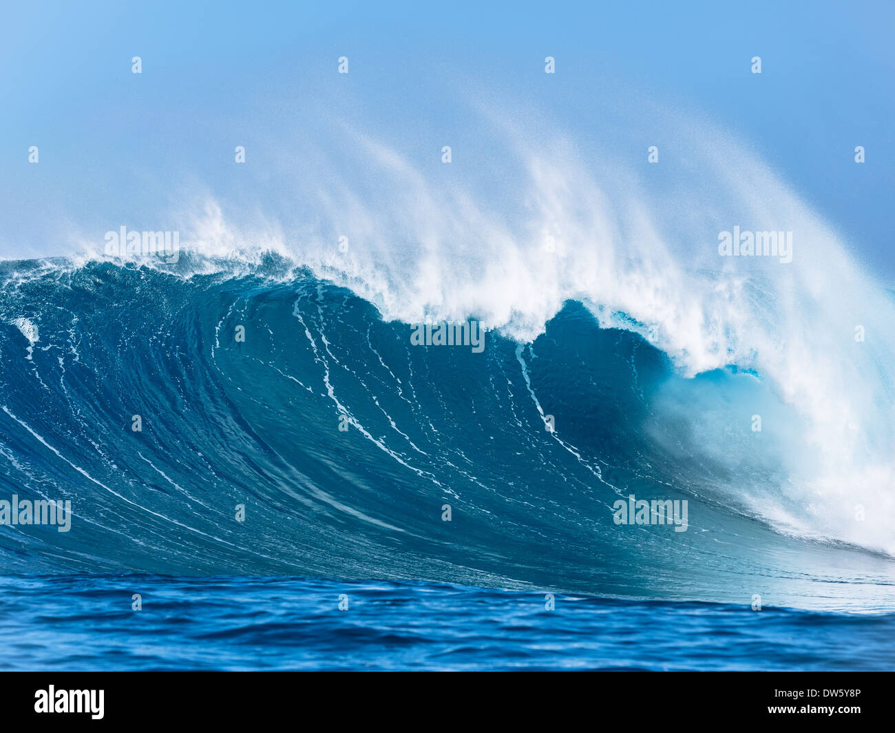 Large powerful waves hi-res stock photography and images - Alamy