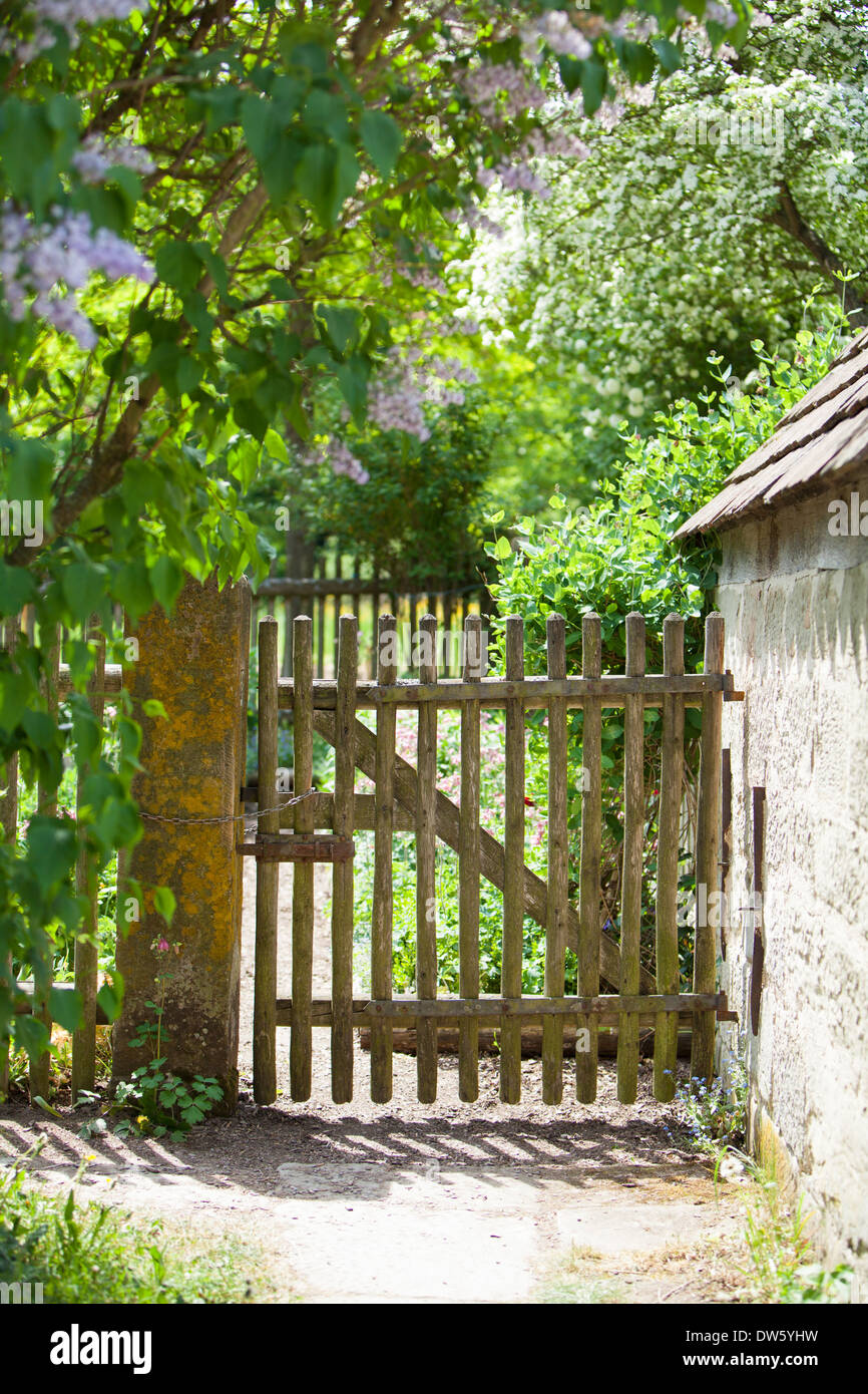 Overgrown Garden Gate High Resolution Stock Photography and Images - Alamy