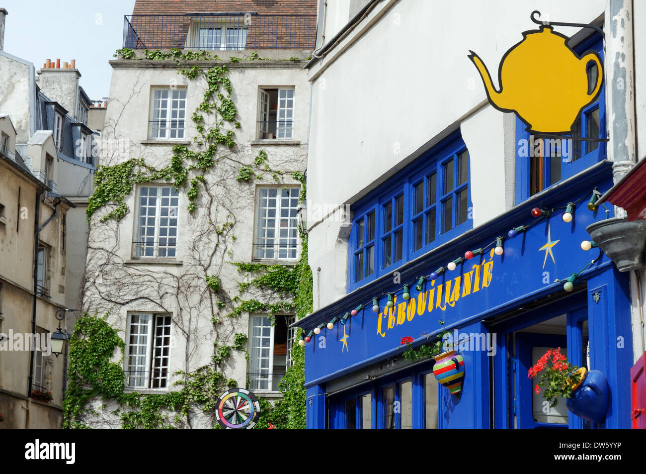 Marais paris cafe hi-res stock photography and images - Alamy