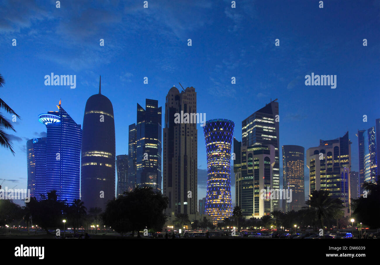 Doha skyscrapers skyline night qatar hi-res stock photography and ...