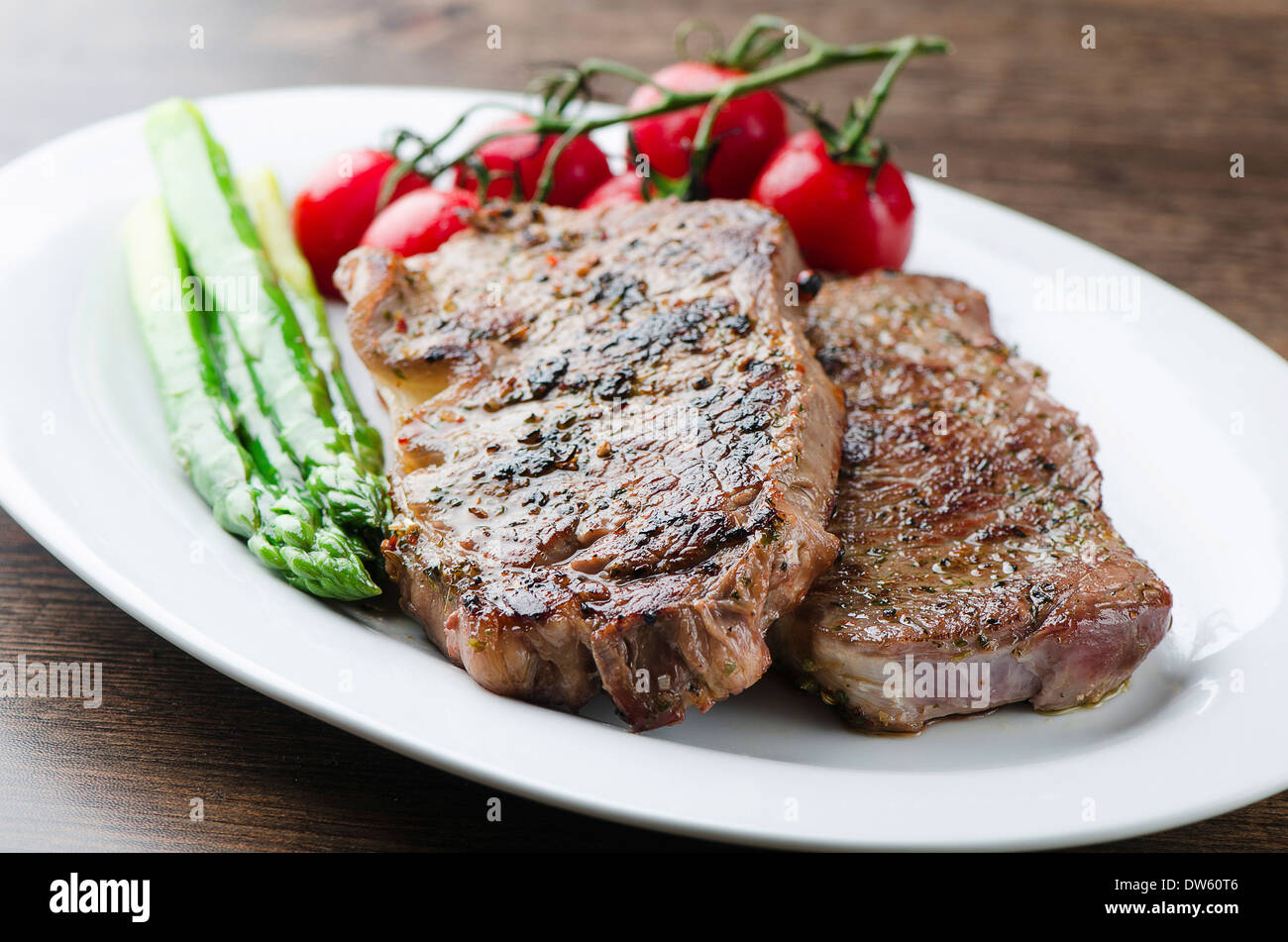 Grilled steak and asparagus Stock Photo - Alamy