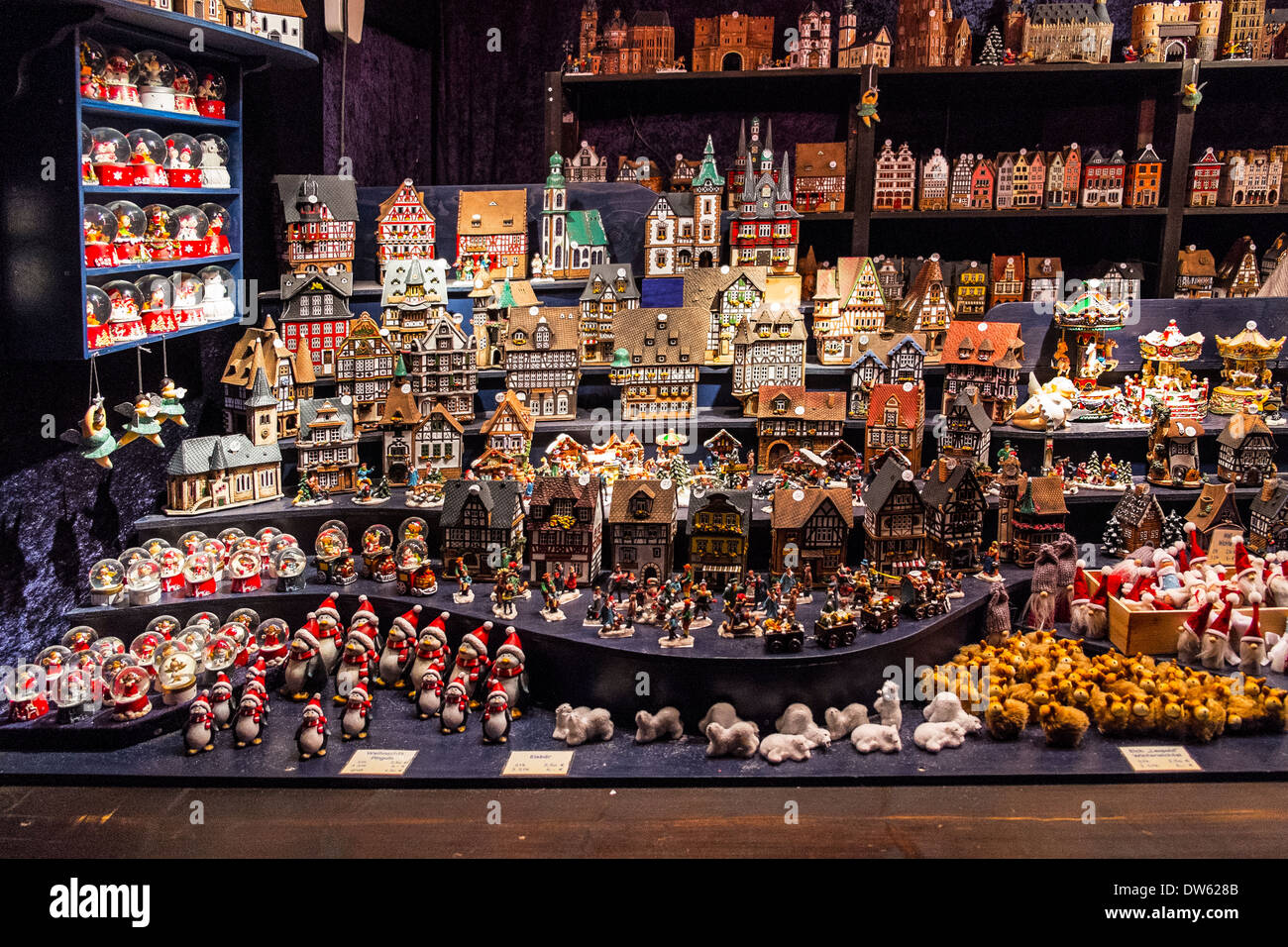 christmas window display Stock Photo - Alamy