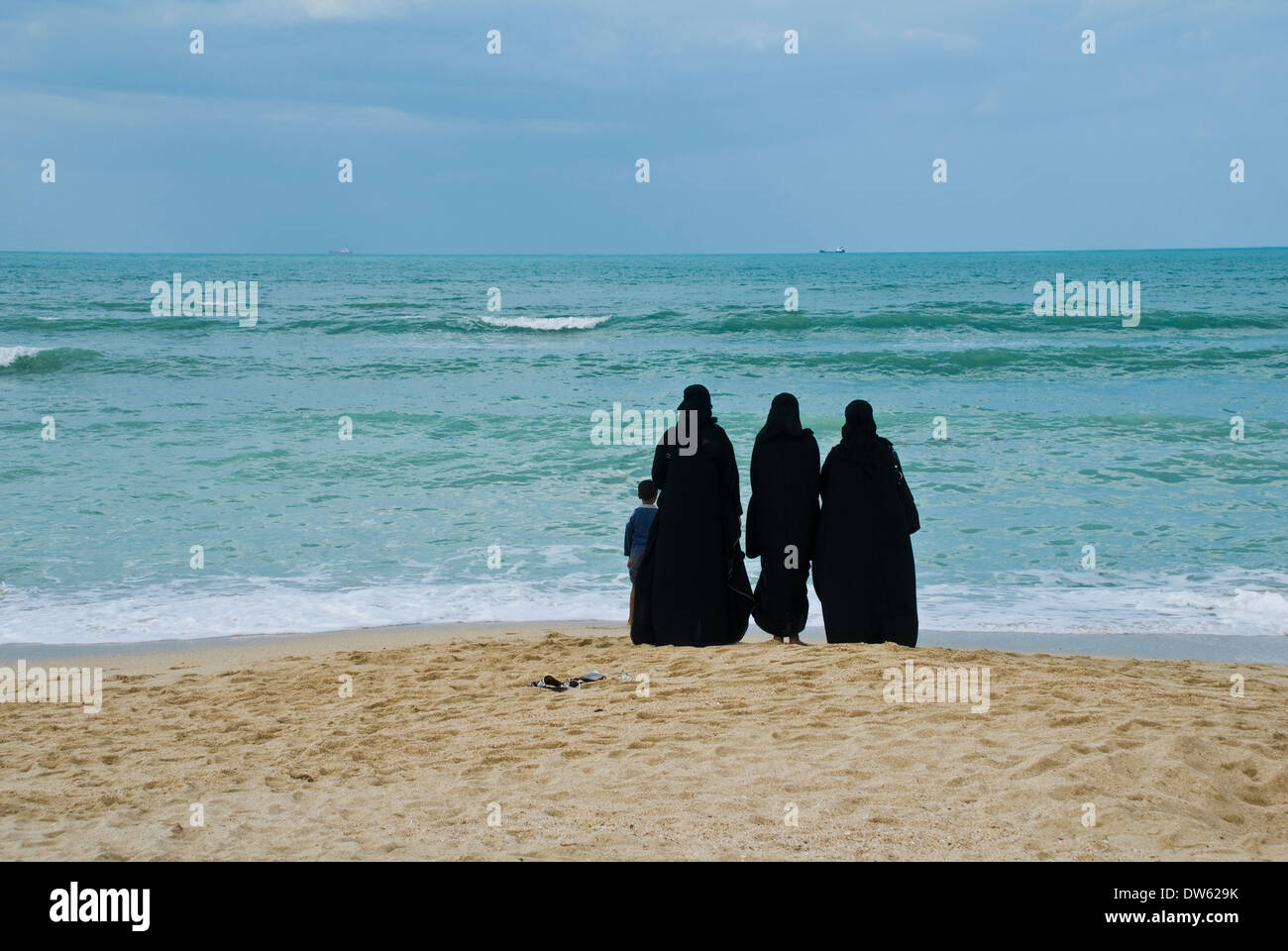 Muslim ladies hi-res stock photography and images - Alamy