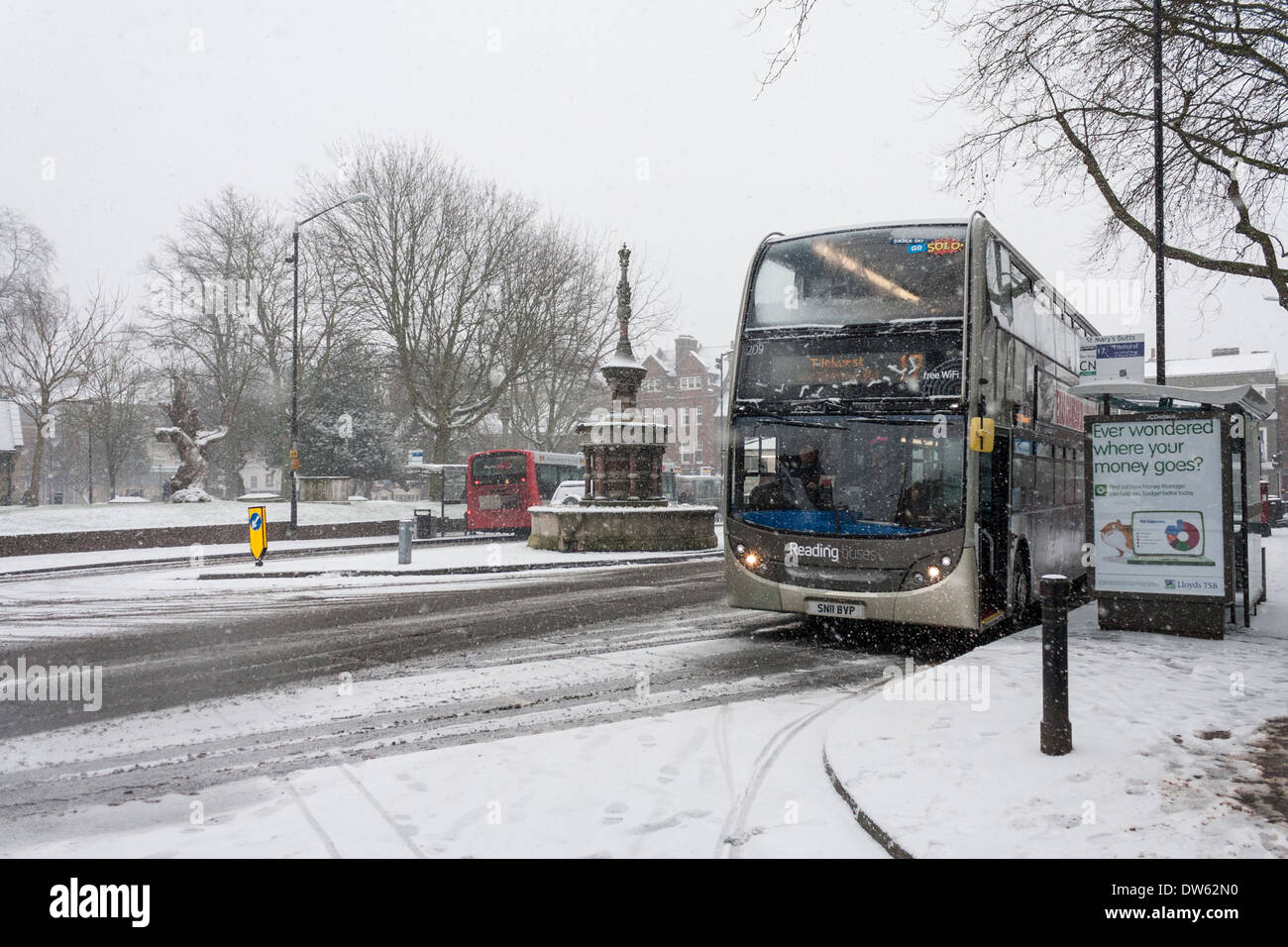 Bus stop reading hi-res stock photography and images - Alamy