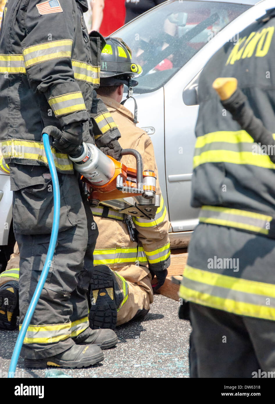 Car collision rescue hi-res stock photography and images - Alamy