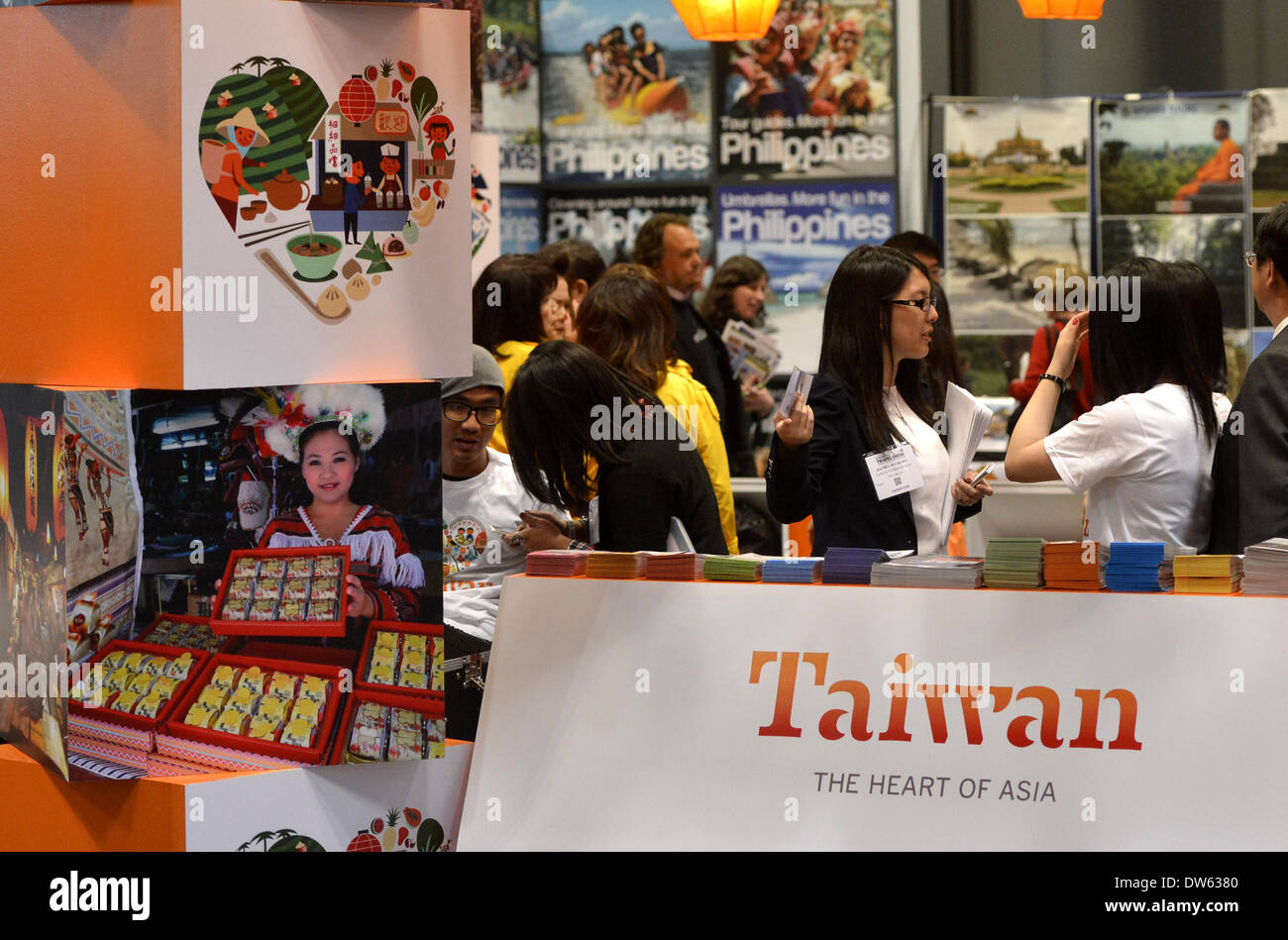 New York, USA. 28th Feb, 2014. People visit China's Taiwan exhibition ...