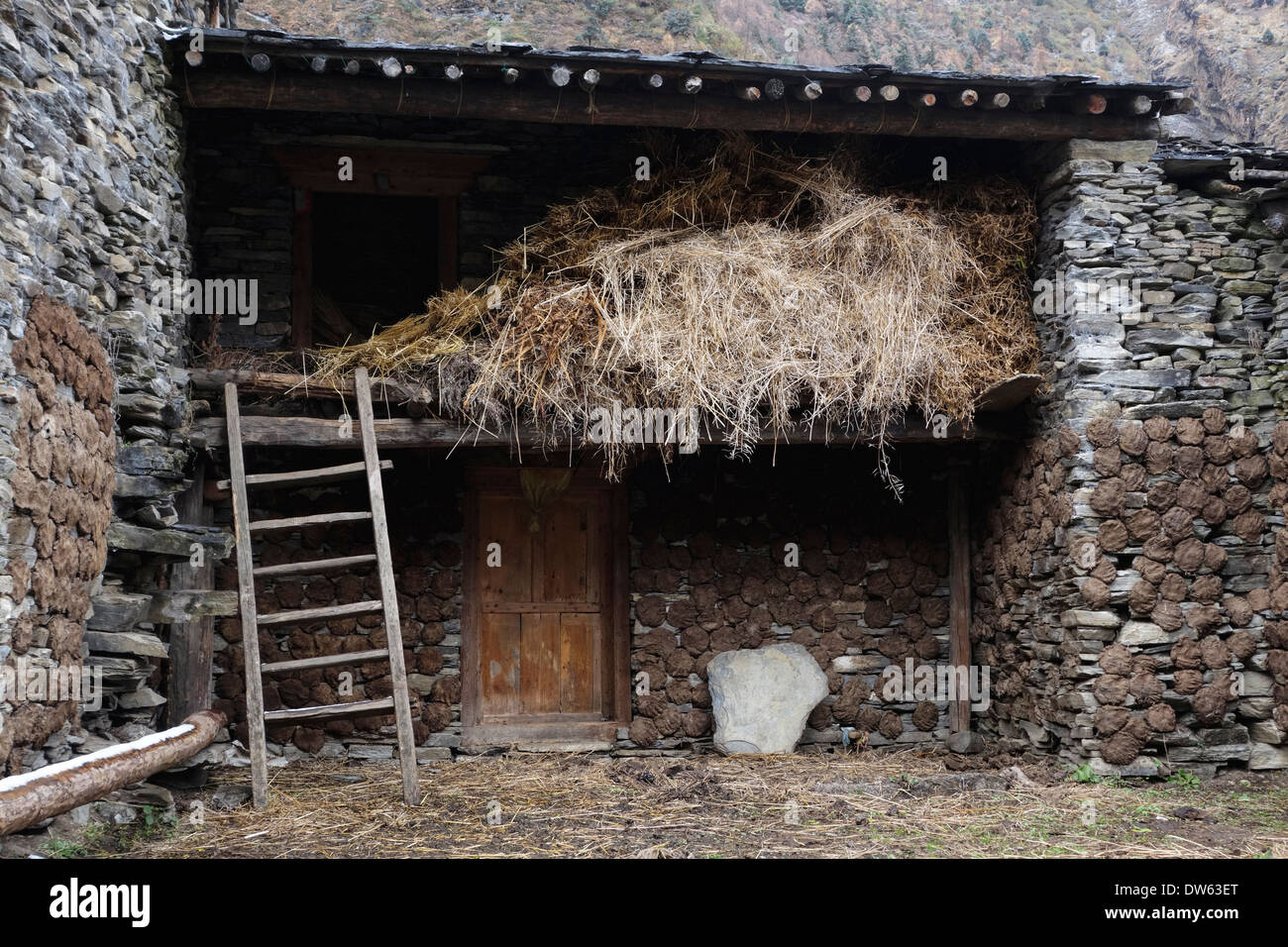 Dung house nepal hi-res stock photography and images - Alamy